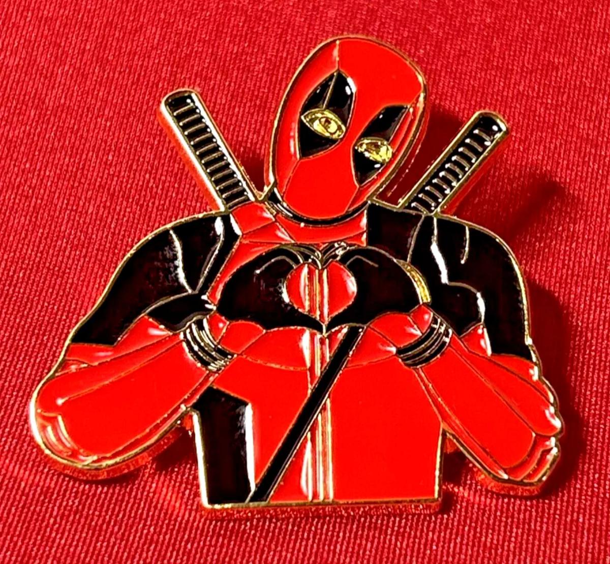 Marvel Deadpool Heart Hands Fantasy Pin Deadpool Ryan Reynolds Heart ...