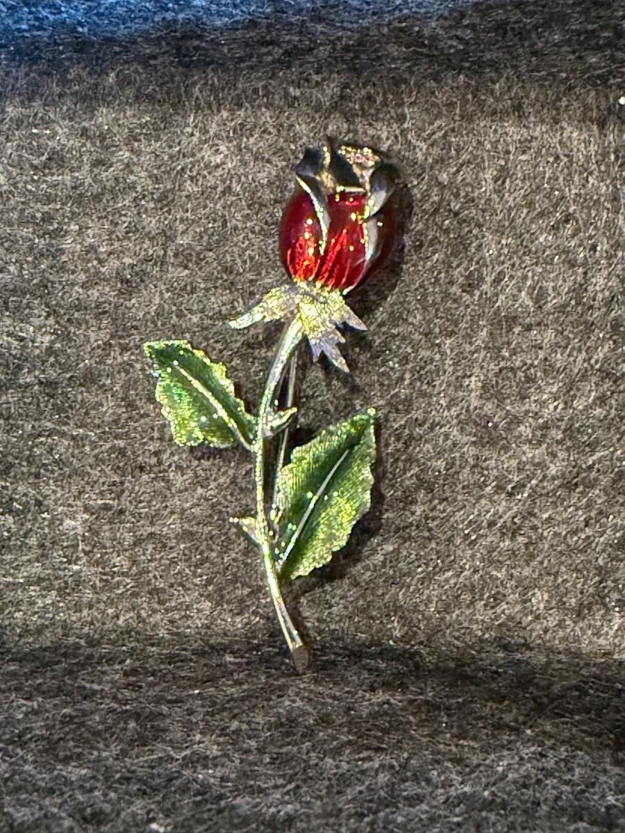 Rose Pin | EstateSales.org