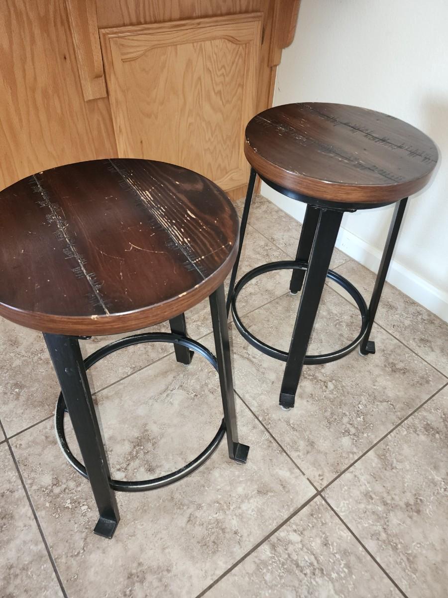 Short Bar Stools | EstateSales.org