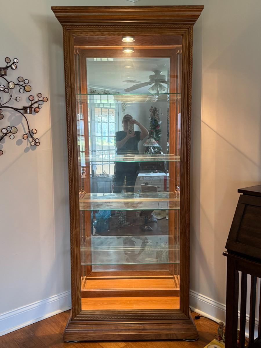 Lighted Curio Cabinet | EstateSales.org