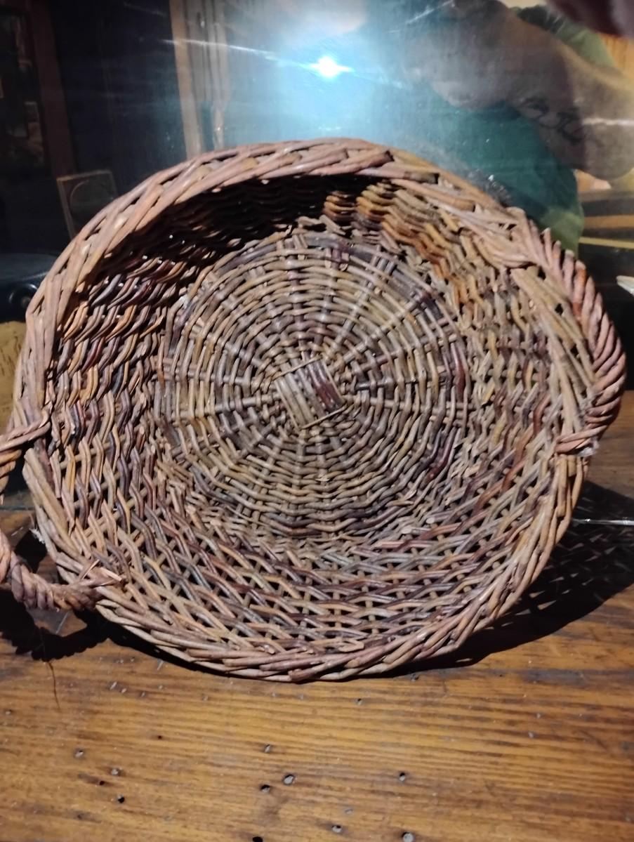 Whicker basket | EstateSales.org