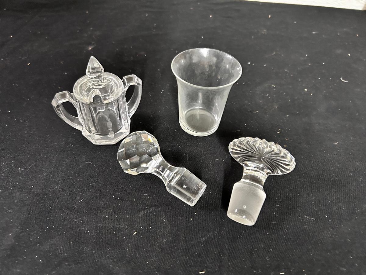 Miscellaneous Glass items | EstateSales.org