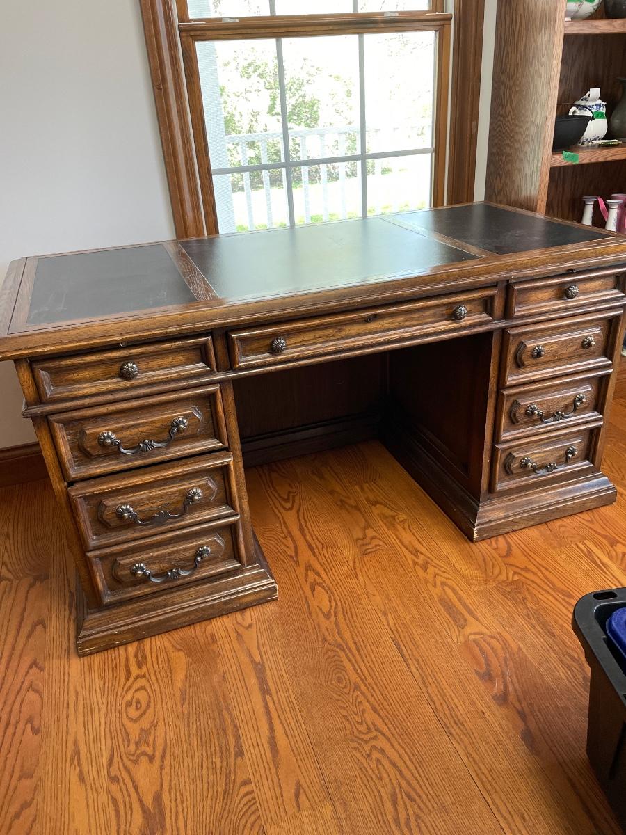Executive Desk | EstateSales.org