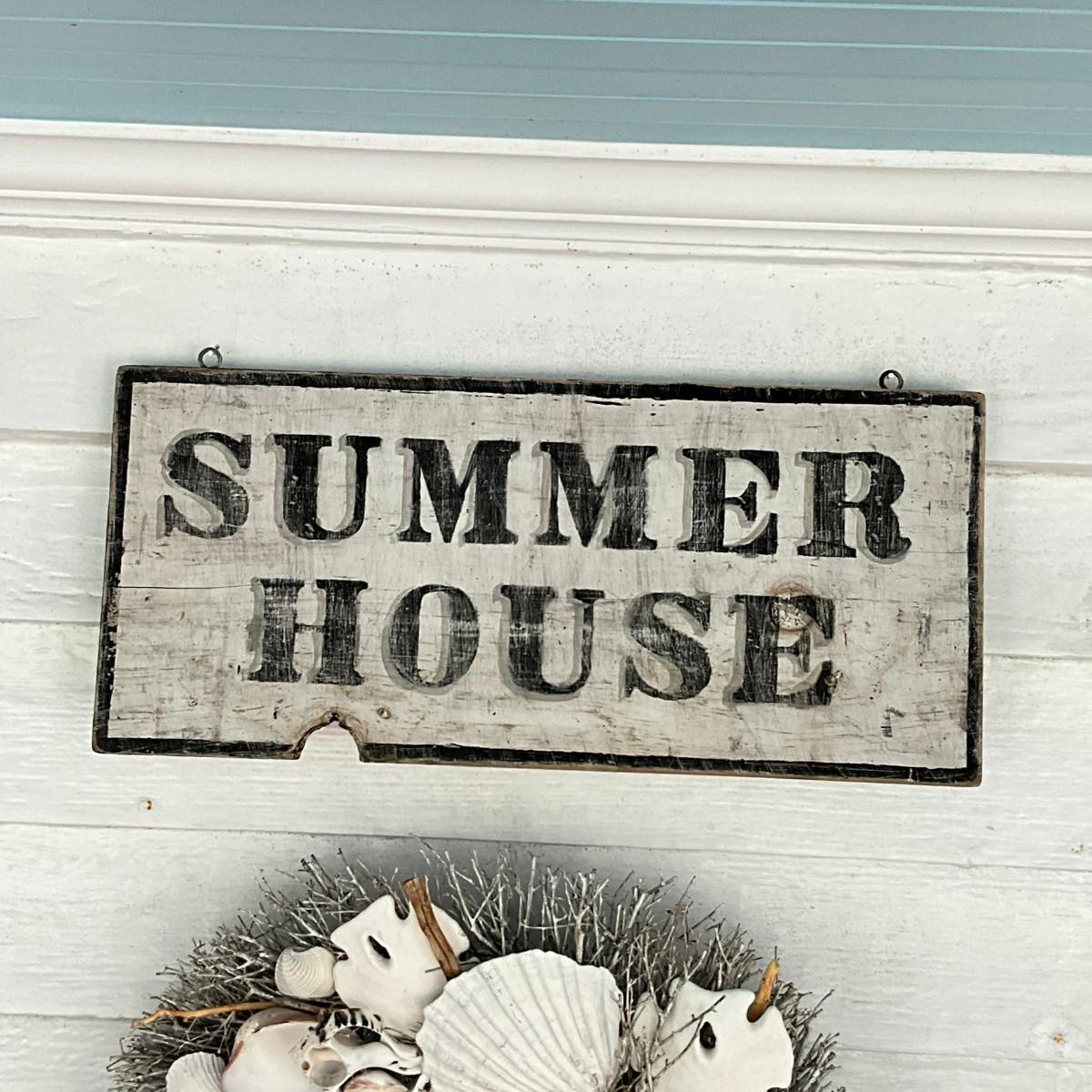 P621 Summer House Sign | EstateSales.org