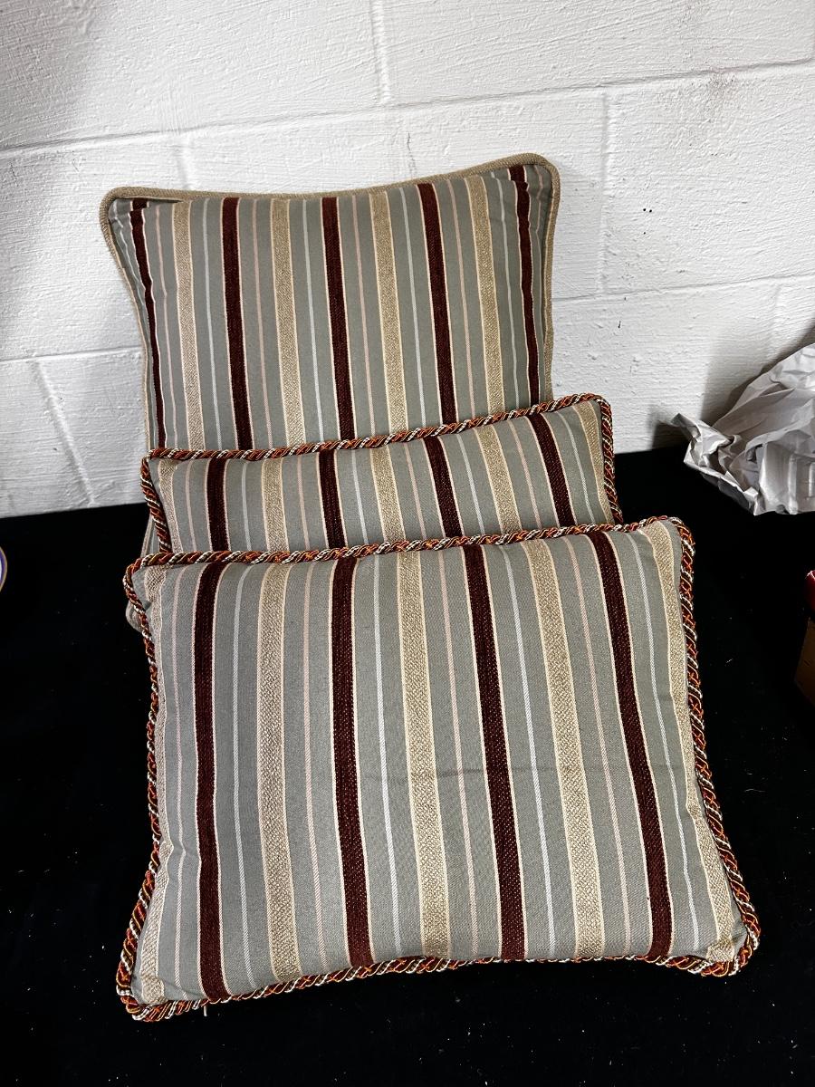 3 throw pillows | EstateSales.org