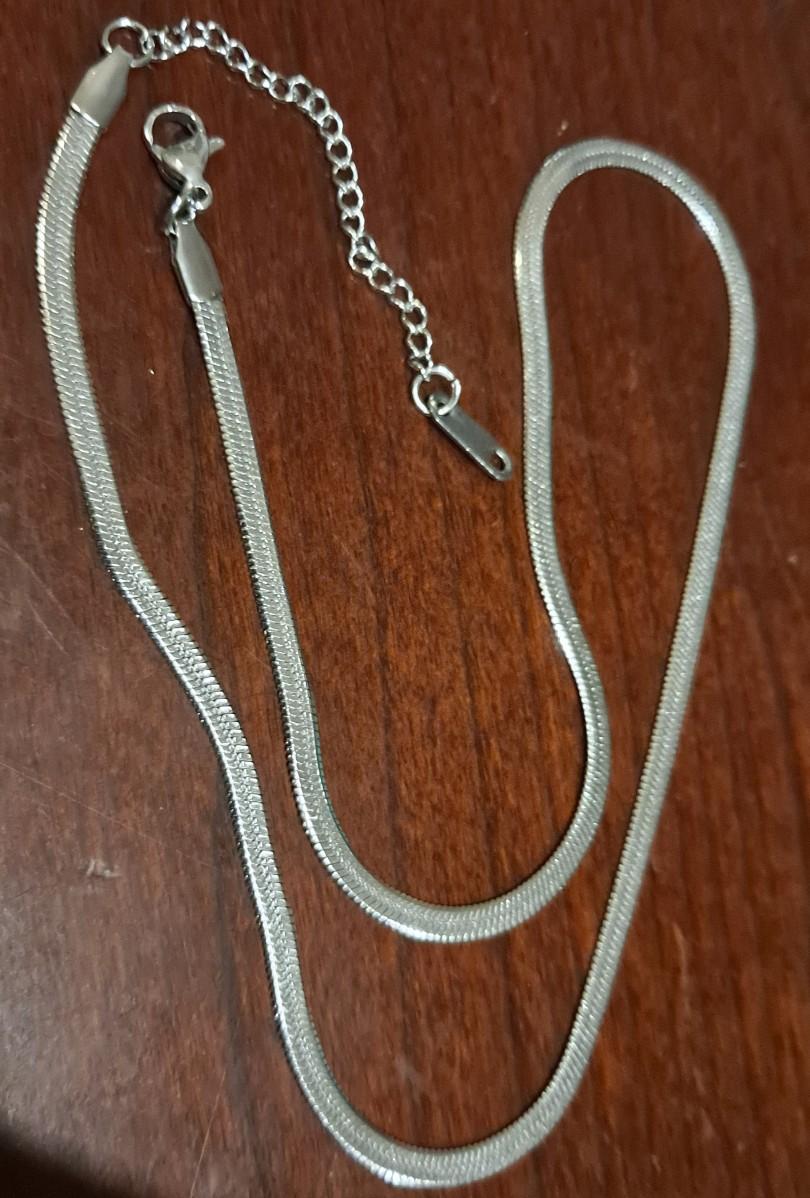 Beautiful Steel Necklace 18" | EstateSales.org