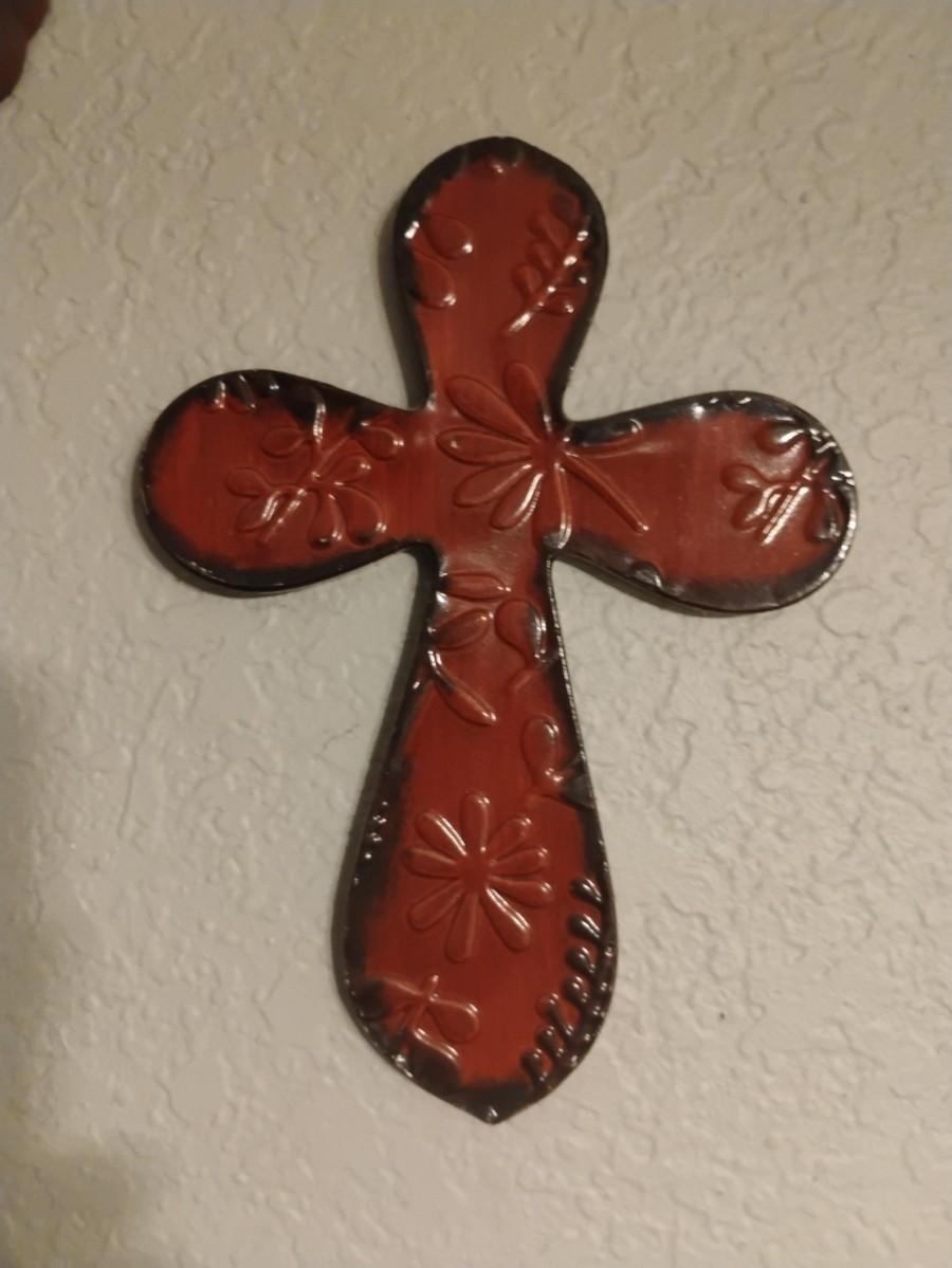Red metal Cross | EstateSales.org