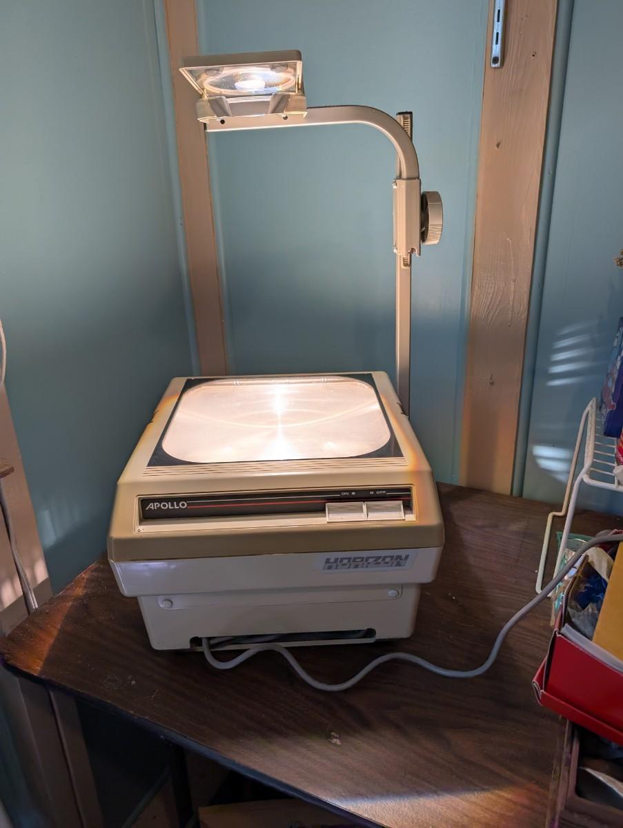 Apollo Horizon Transparency Projector | EstateSales.org