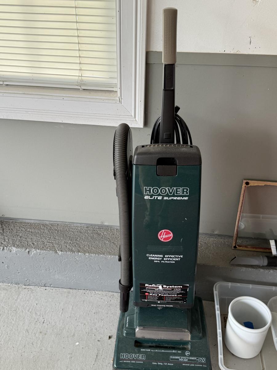 Hoover vacuum elite supreme | EstateSales.org