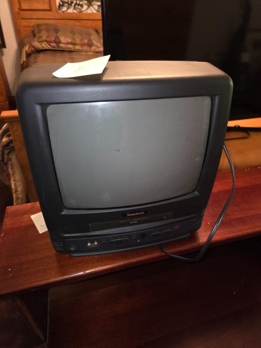 Vintage Symphonic TV Vcr combo | EstateSales.org