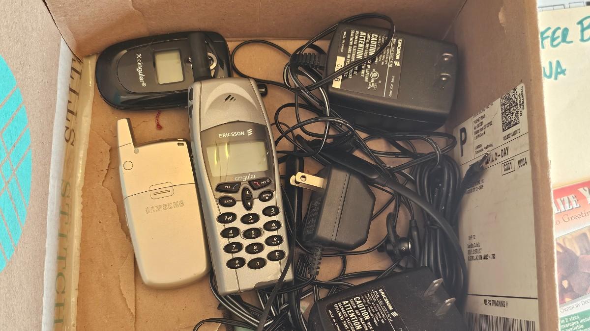 Old Cell Phones | EstateSales.org