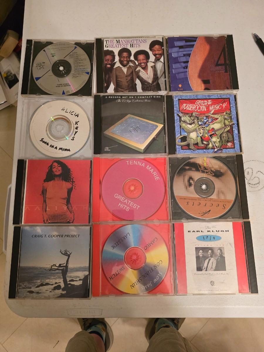 Compact discs | EstateSales.org