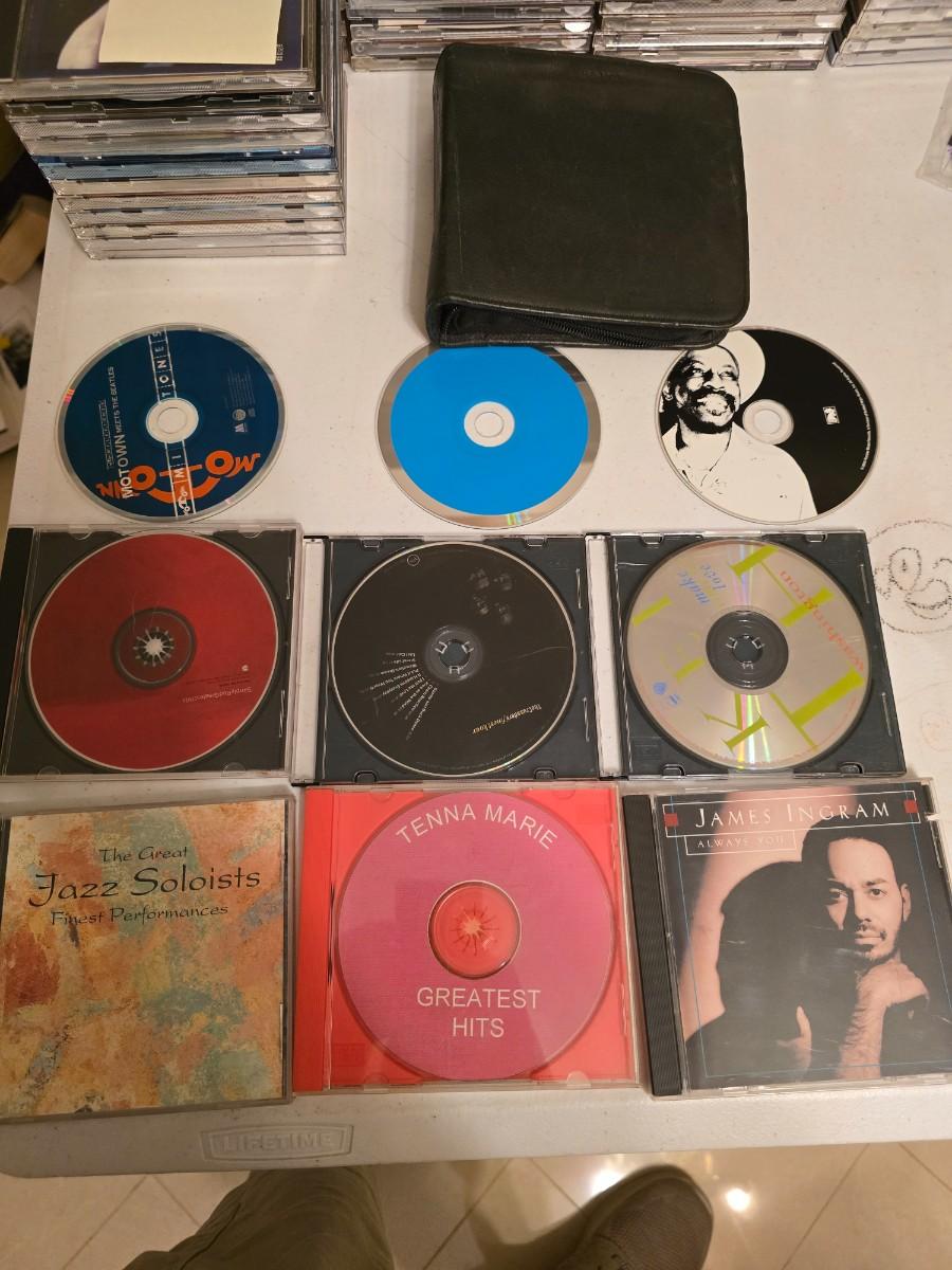 Compact discs | EstateSales.org