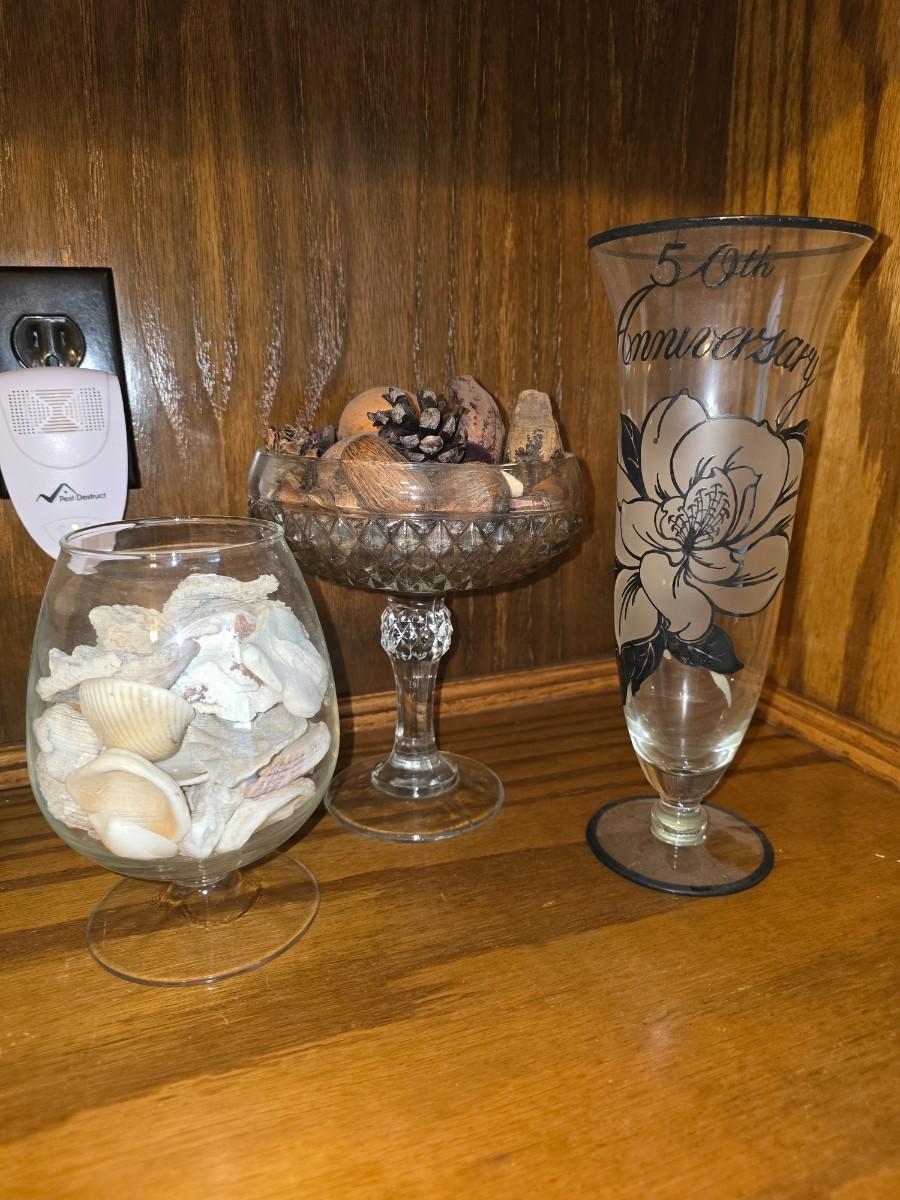 Glass decor lot | EstateSales.org