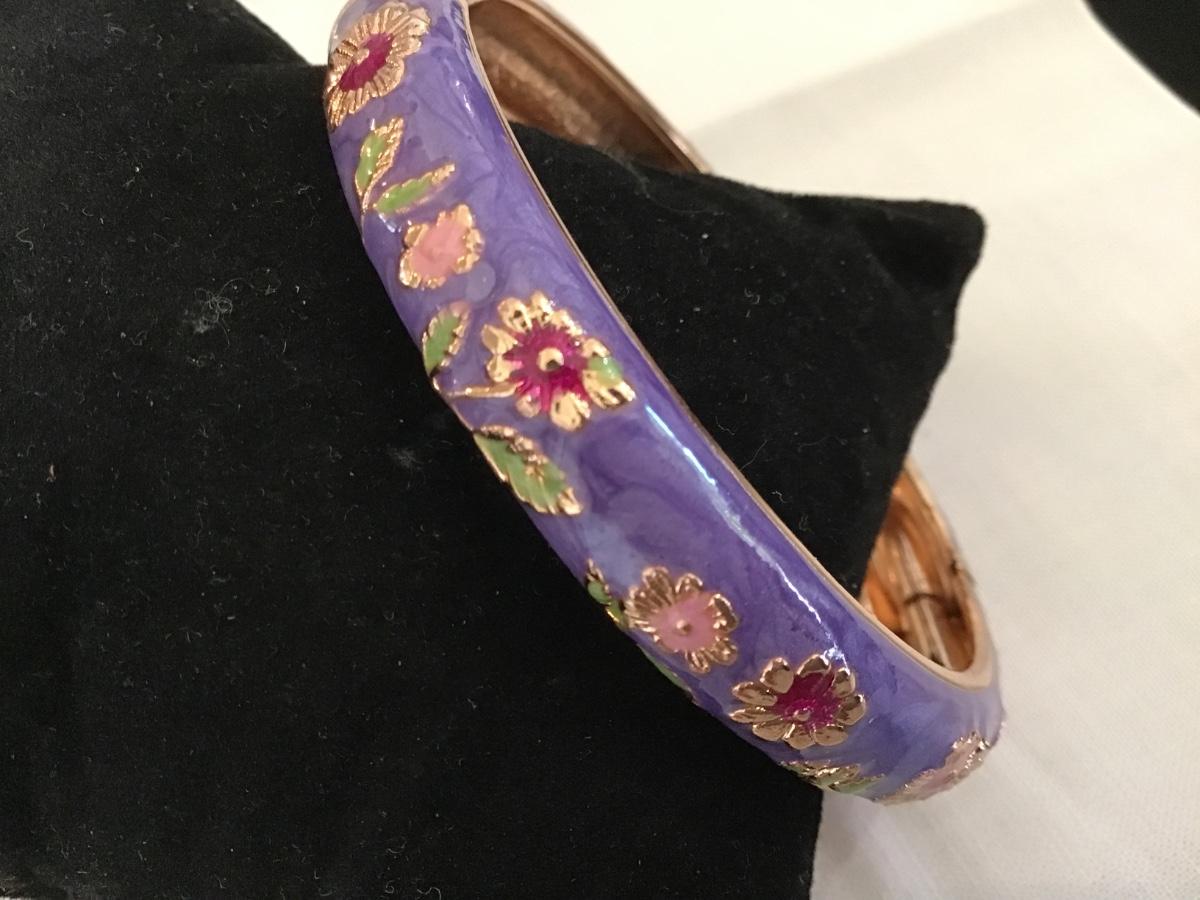 J’lui long zing Hinged Bracelet | EstateSales.org