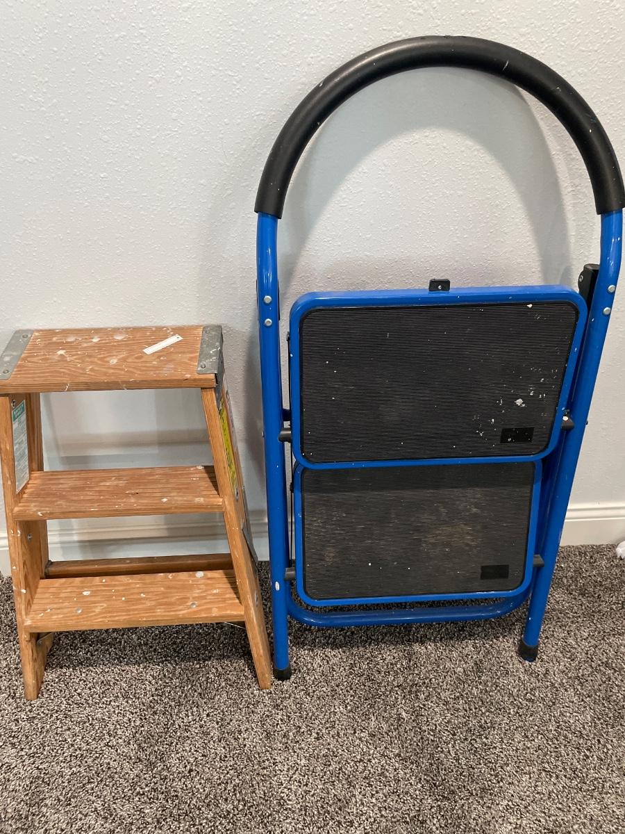 Step stools | EstateSales.org
