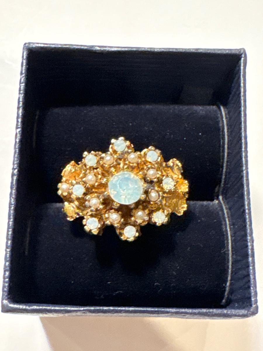 Vogue cocktail ring | EstateSales.org