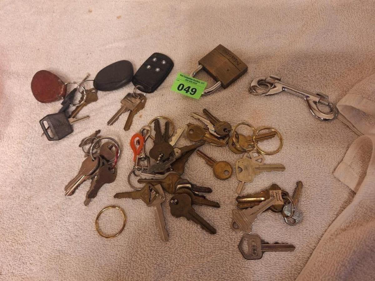 misc. bundle of keys | EstateSales.org