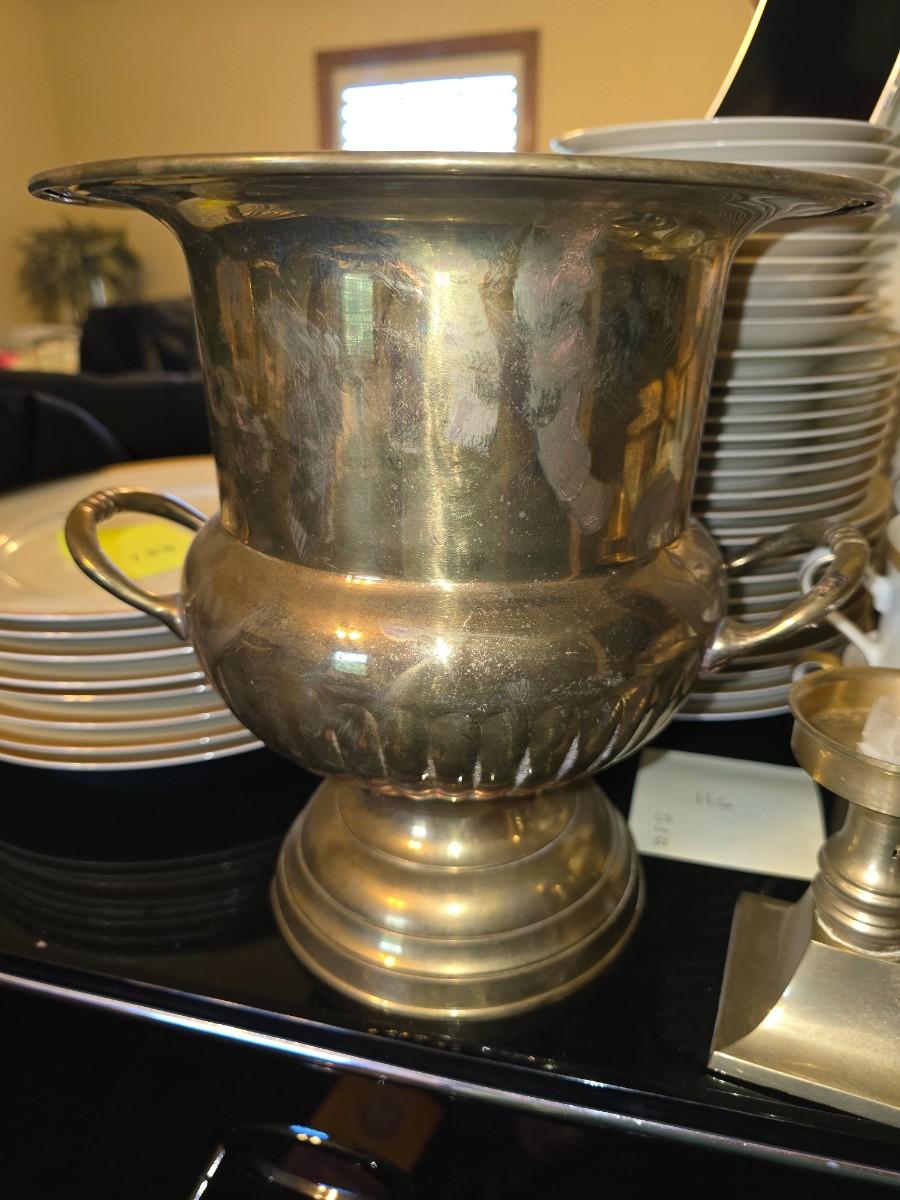 Brass spittoon | EstateSales.org