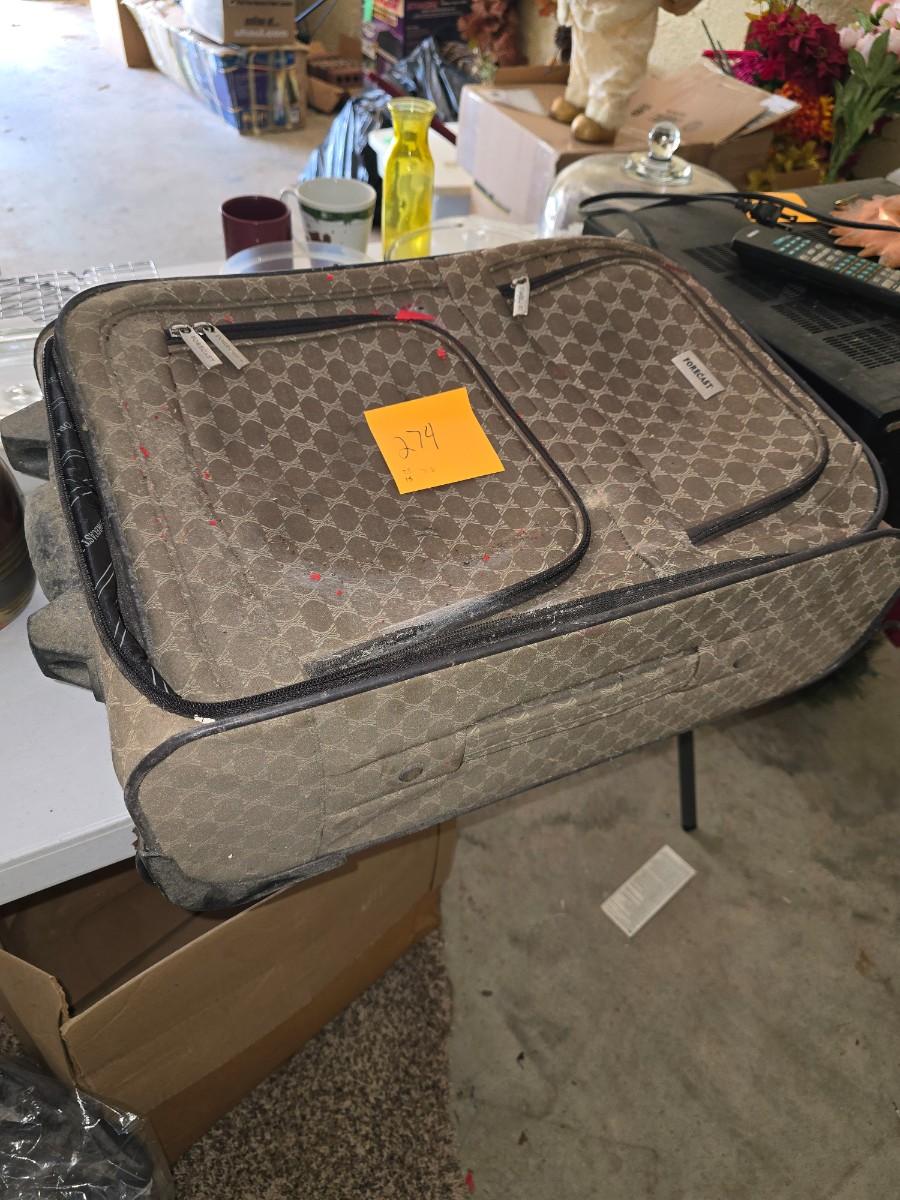 Suit case | EstateSales.org