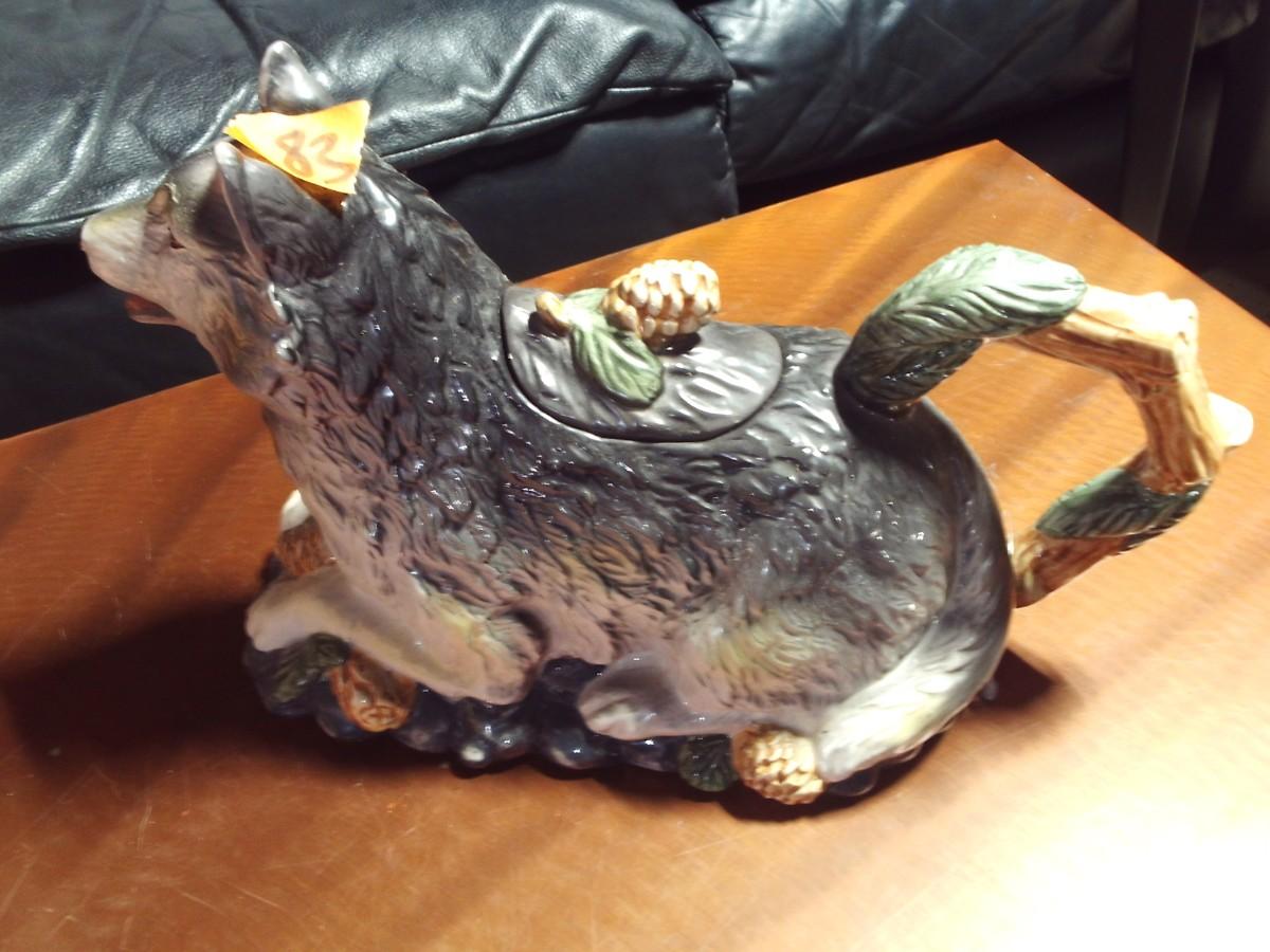 Wolf teapot | EstateSales.org