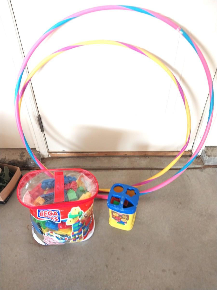 HULU HOOPS AND MEGA BLOCKS | EstateSales.org