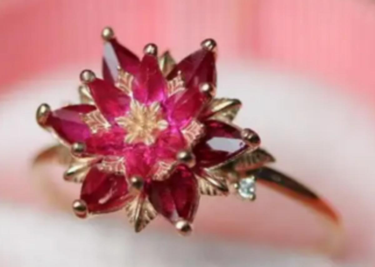 Vintage Lotus Ruby Ring | EstateSales.org