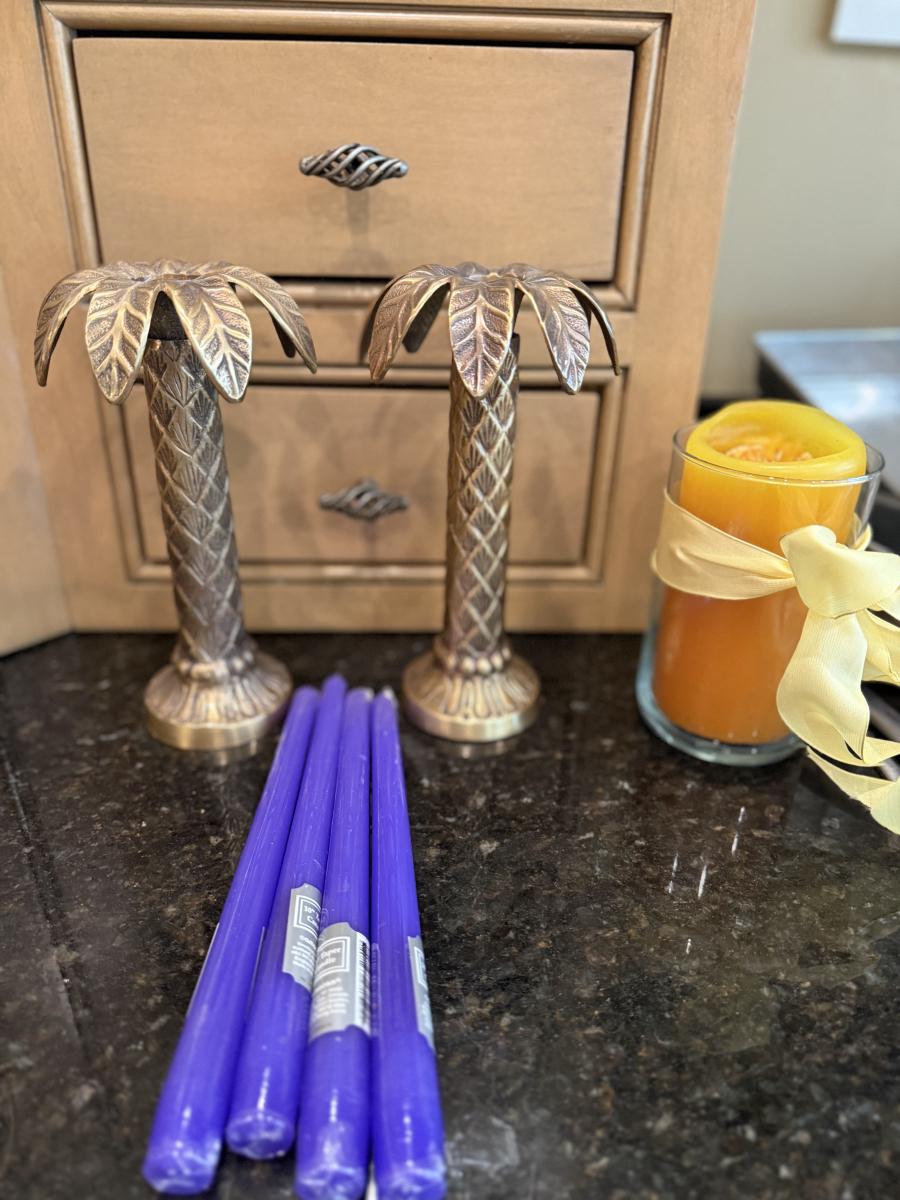 Fun palm tree candle holders and candles | EstateSales.org