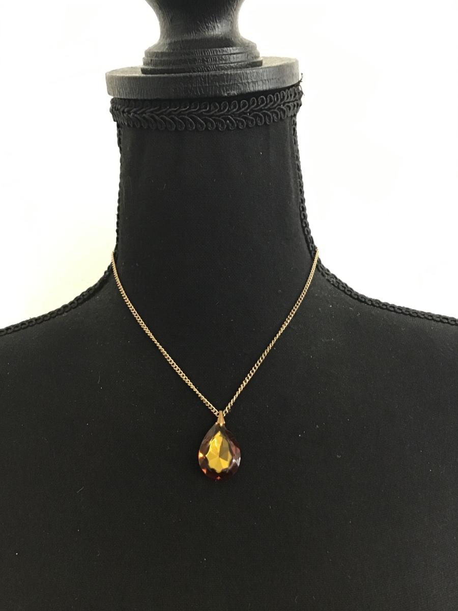 Vintage root beer colored crystal necklace | EstateSales.org