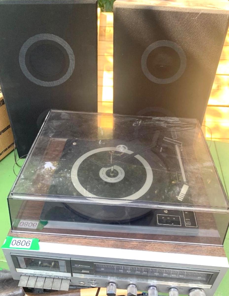 Emerson Stereo w/ Speakers | EstateSales.org