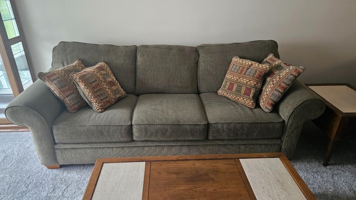 Large Couch | EstateSales.org