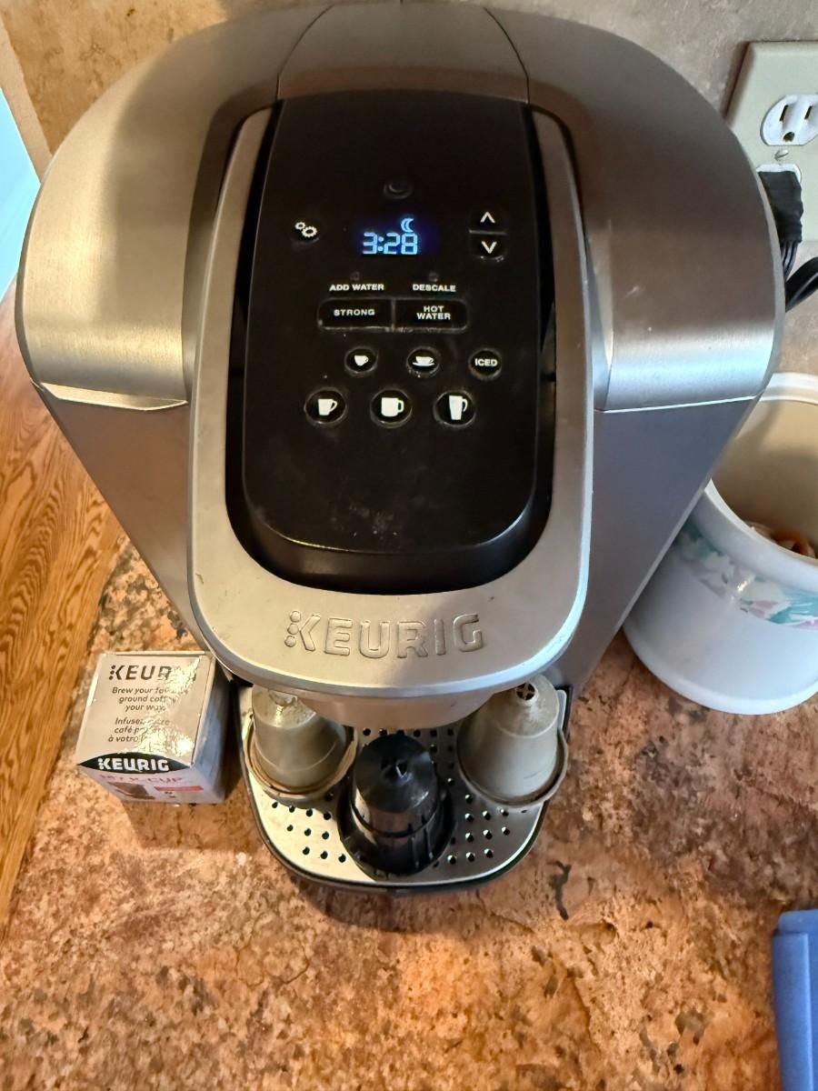 Keurig Coffee Maker w/ accessories | EstateSales.org