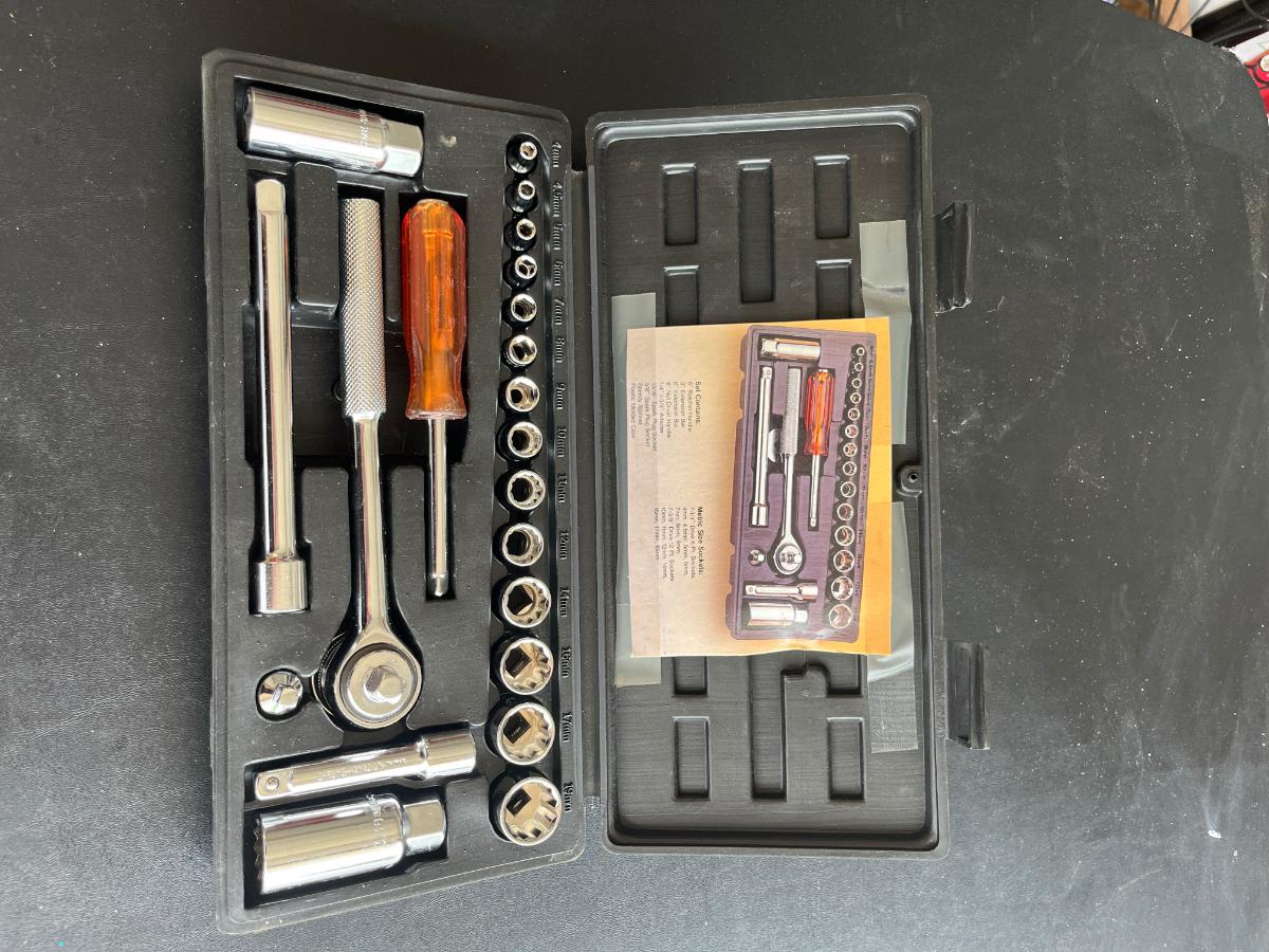 Socket set in case | EstateSales.org