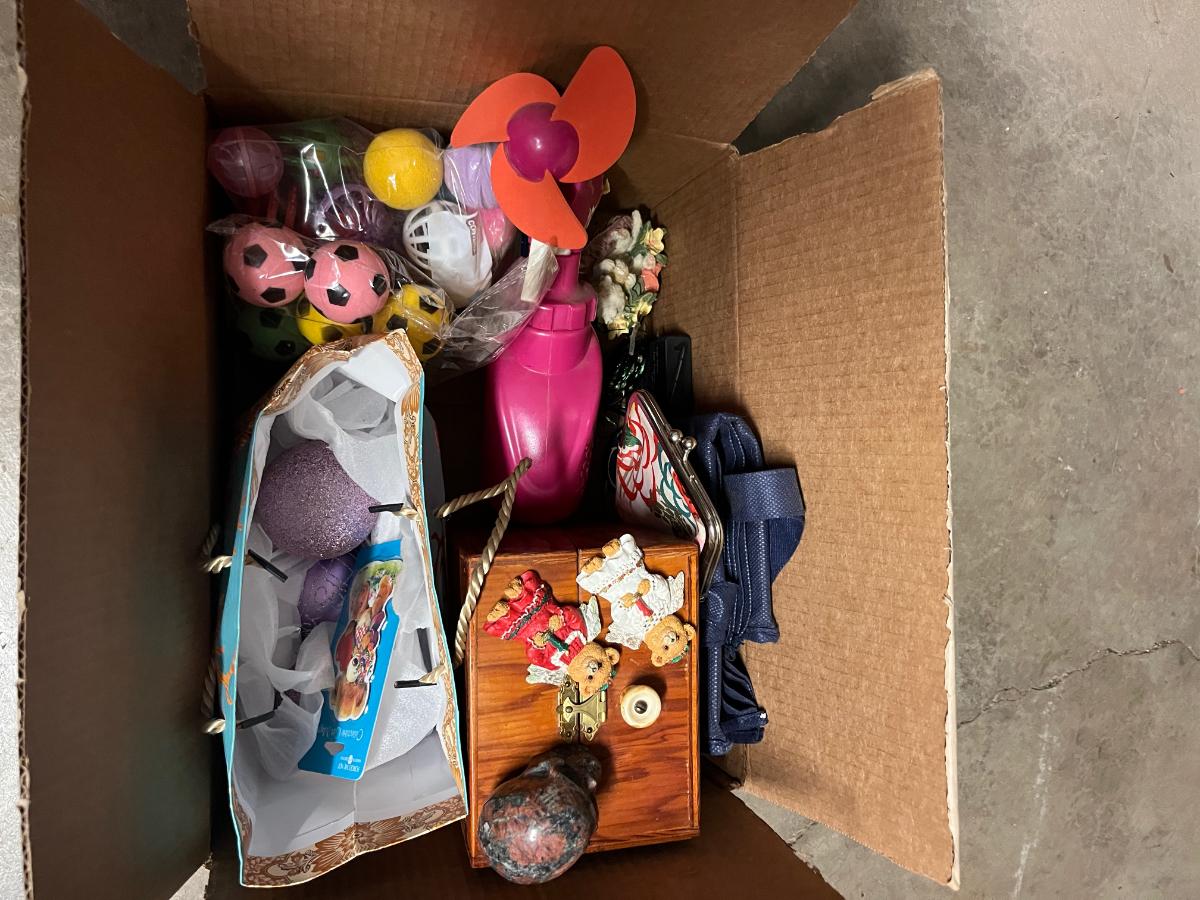 Box of random items and décor | EstateSales.org