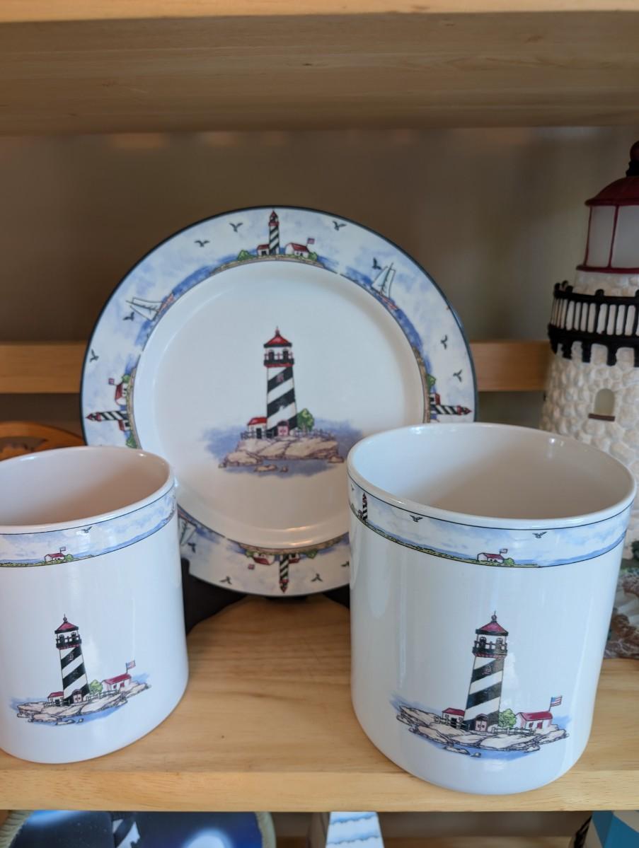Lighthouse Set | EstateSales.org