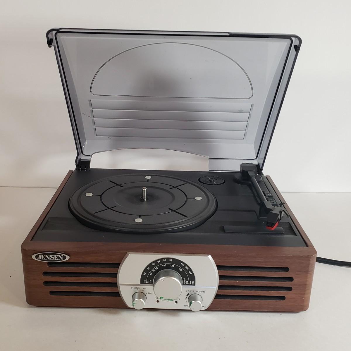 LOT 38F: Jensen all-in-one Stereo System; Turntable with AM/FM Radio ...