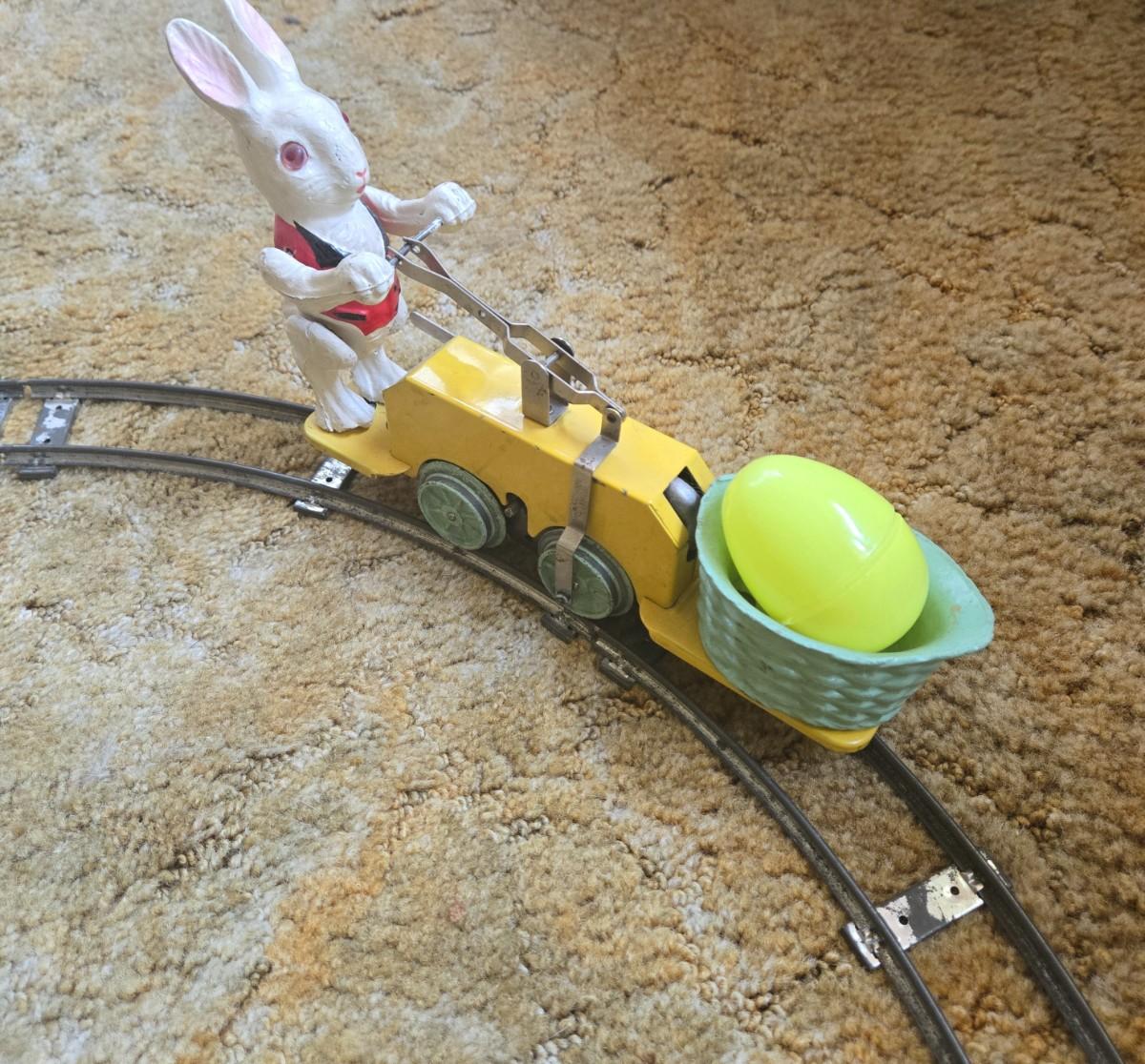 LOT 5: Vintage Lionel Peter Rabbit Chick-Mobile Wind-up Toy with ...