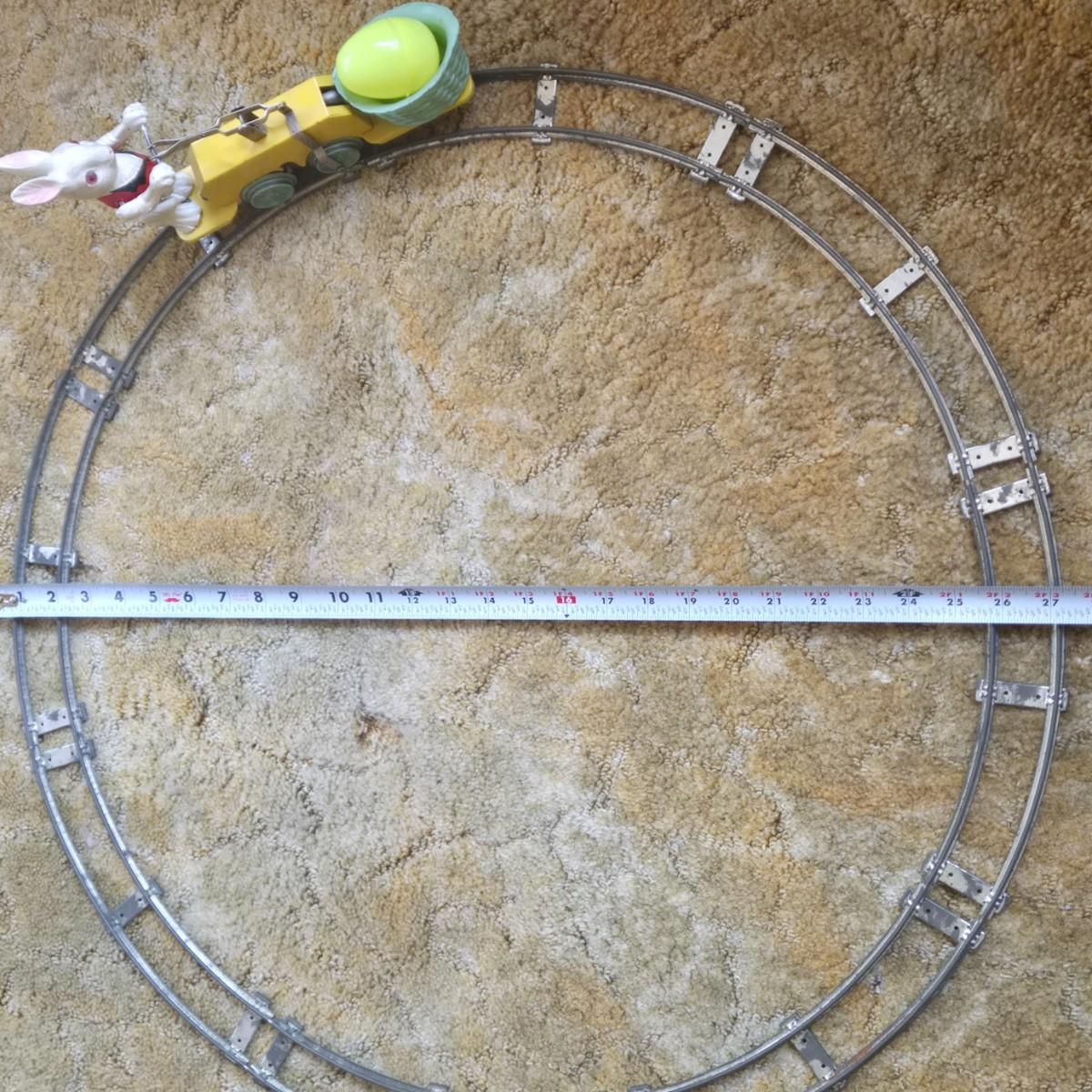 LOT 5: Vintage Lionel Peter Rabbit Chick-Mobile Wind-up Toy with ...