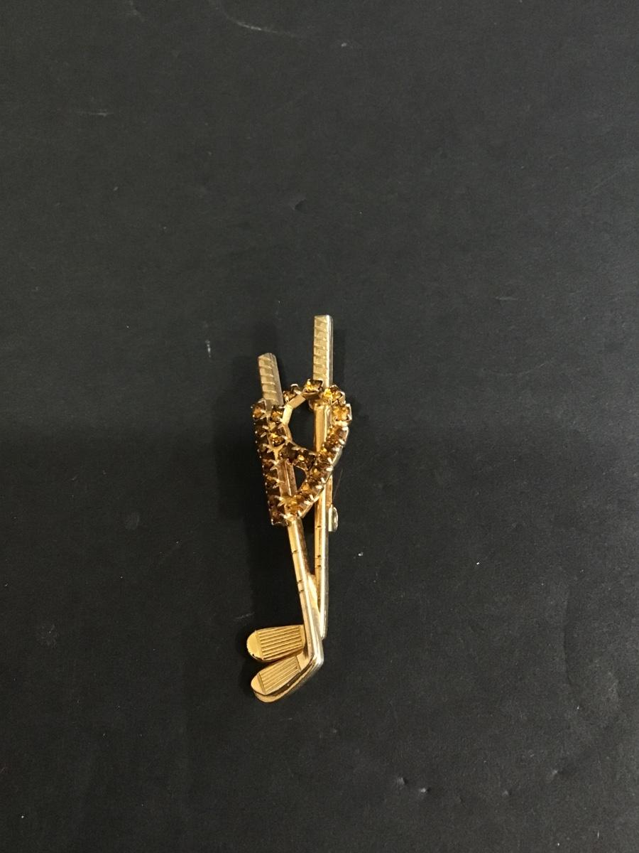 Cute gold tone golf club brooch | EstateSales.org