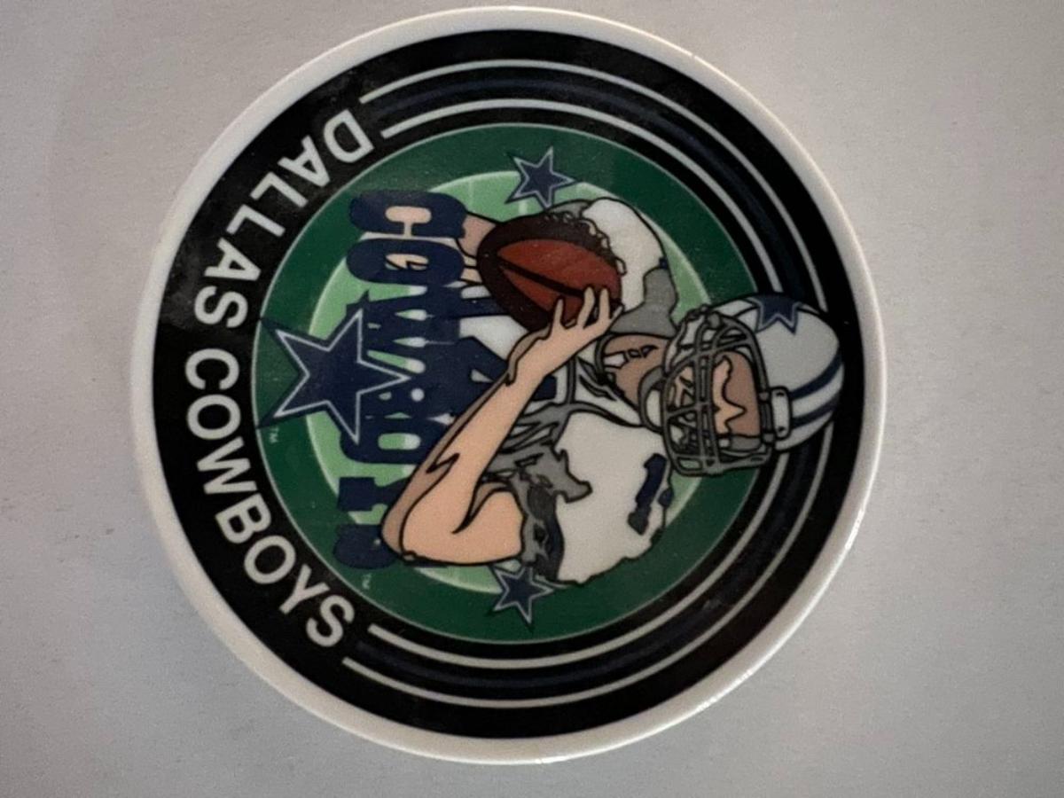 Dallas Cowboys vintageporcelain plate | EstateSales.org