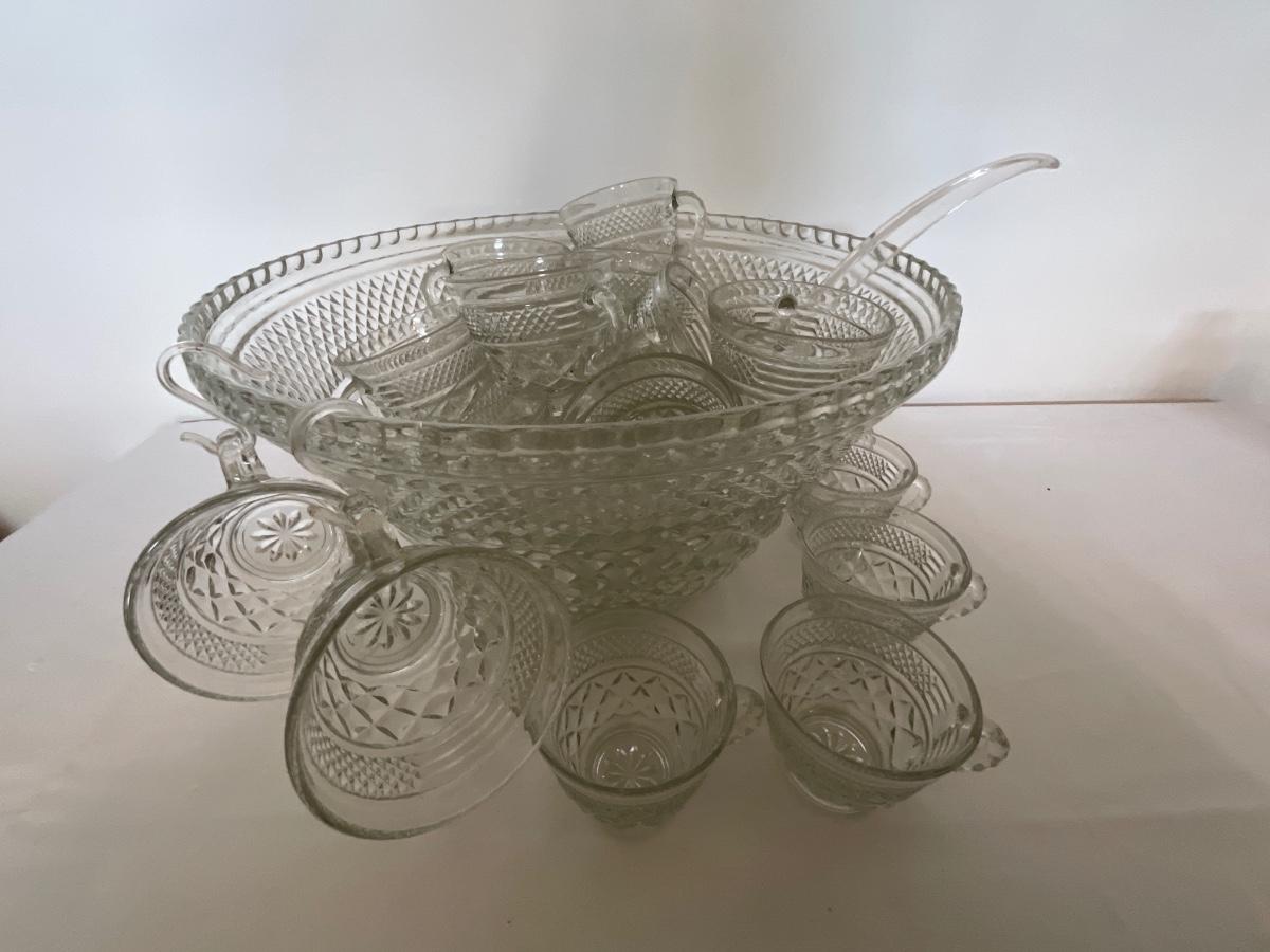 Large Punch bowl with approximately 20 cups | EstateSales.org