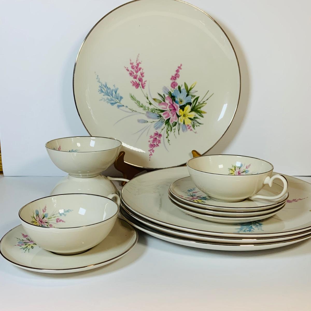 LOT 62: Mid-Century Floral Pattern China Service by HomEc | EstateSales.org