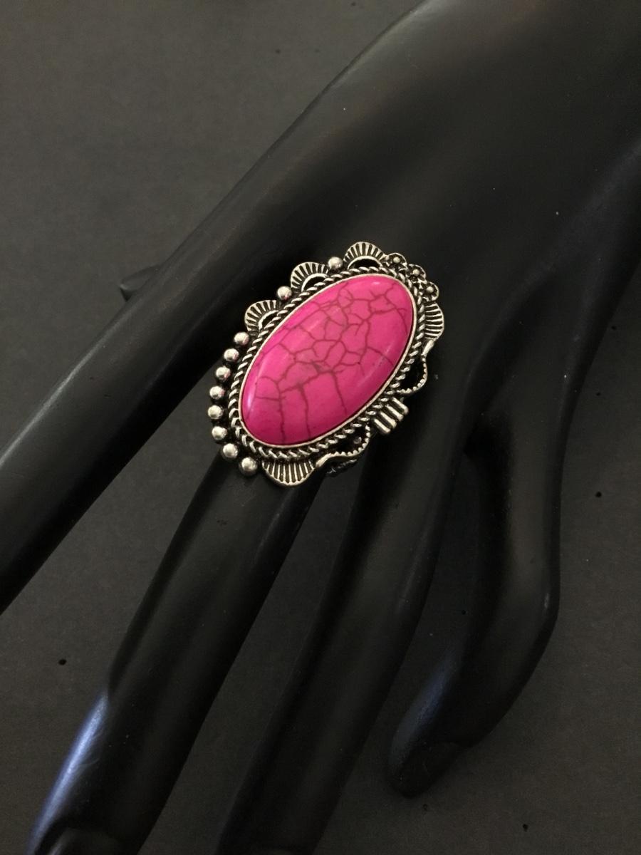 Cute stretch statement ring | EstateSales.org