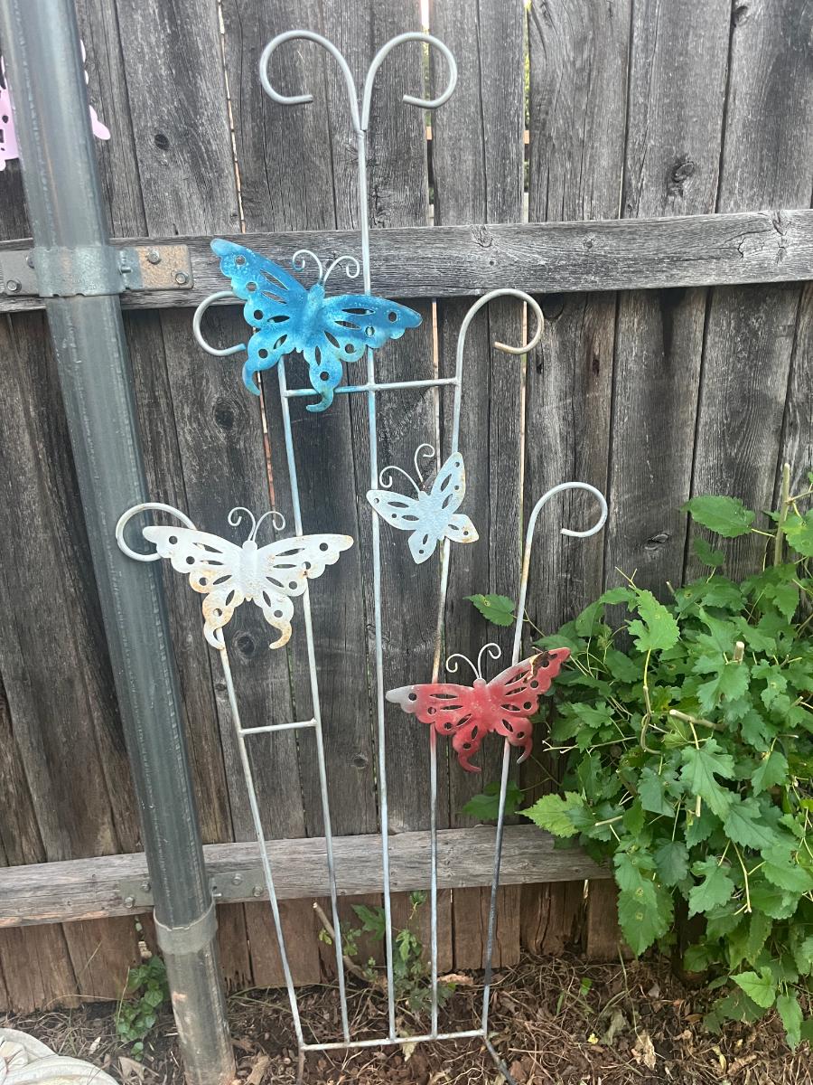 Butterfly trellis | EstateSales.org