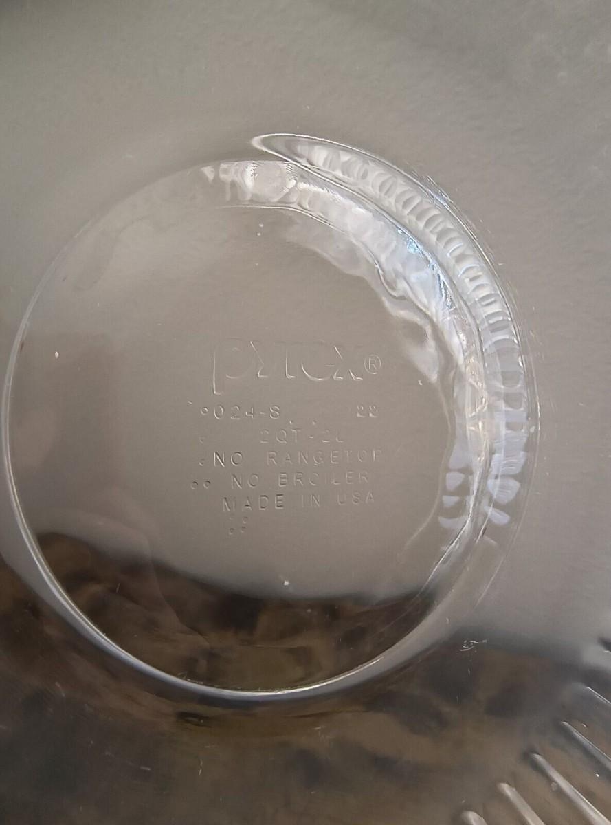 Pyrex pie plate | EstateSales.org