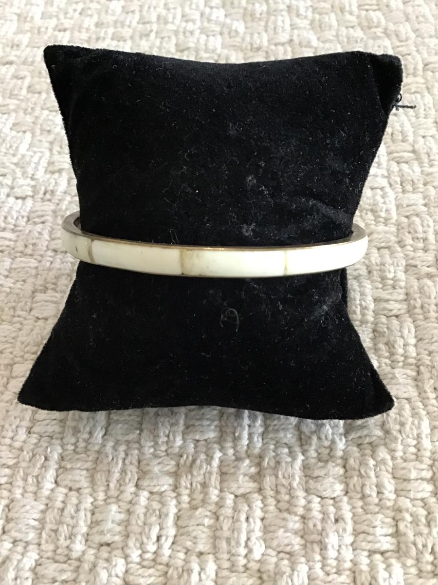 Shell inlay bracelet | EstateSales.org