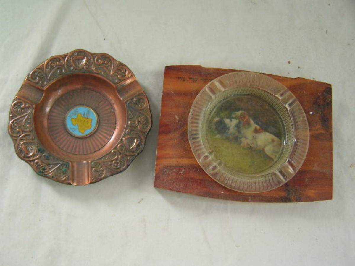A couple of ash trays. | EstateSales.org