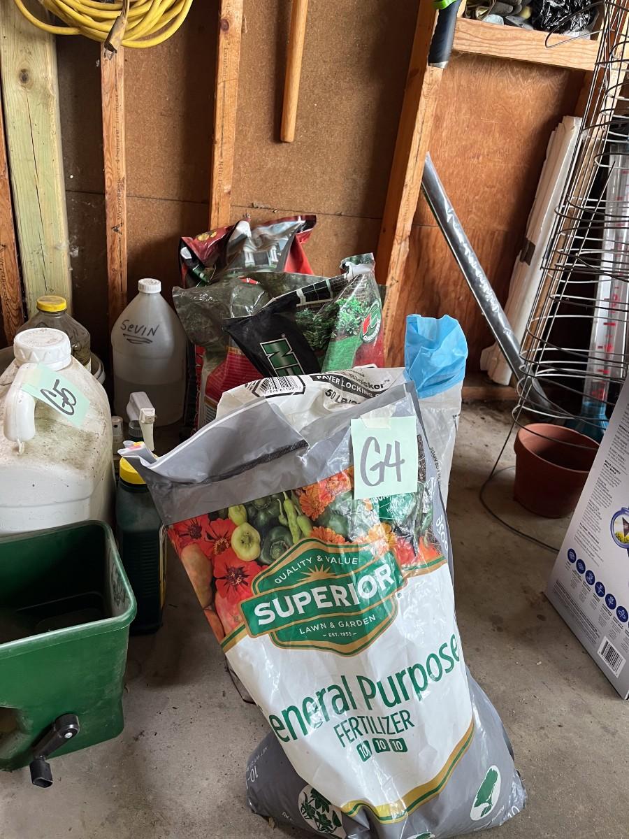 Fertilizer and Weed Control | EstateSales.org