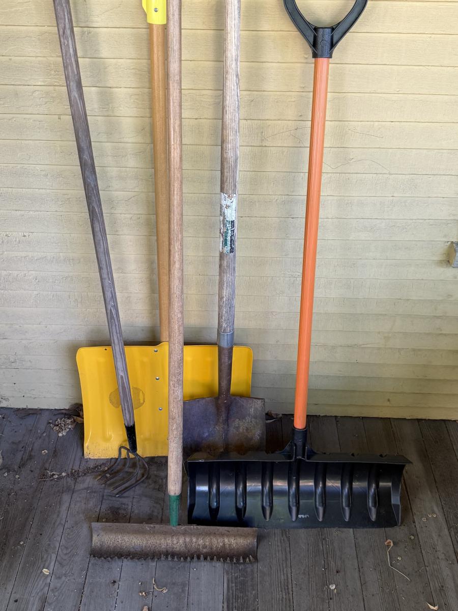 Yard tools | EstateSales.org