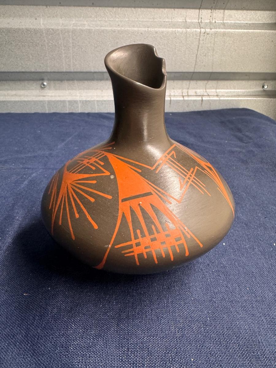 Jorge Corona Guillen Mexican Pottery | EstateSales.org